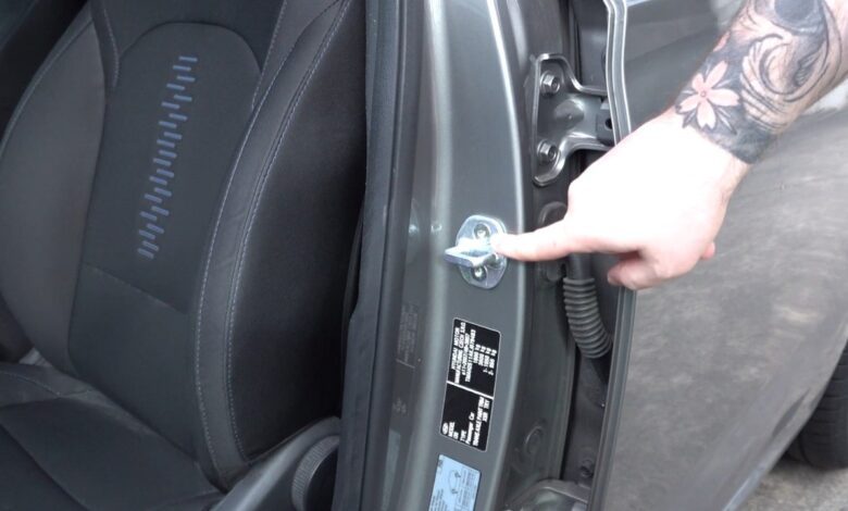 El gancho en la puerta del coche: 3 usos inesperados que casi nadie ...